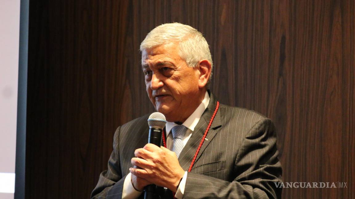 RECIBE SAMIR MANSUR LA MEDALLA AL MÉRITO AMDA 2022